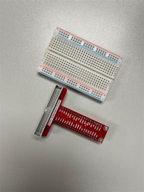 Raspberry Pi GPIO extension board with bread board 電腦科技 電腦周邊及配件 電腦線轉接線及轉換器 Carousell