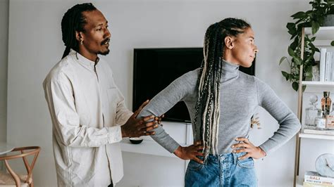 Psychology Says Theres 7 Subtle Red Flags That Only Show Up During