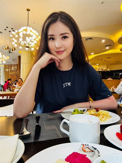 Мино Өөрийгөө хайрлах гэдэг нь чамайг өвтгөдөг чамайг унтраадаг сөрөг хүмүүсийг буруу