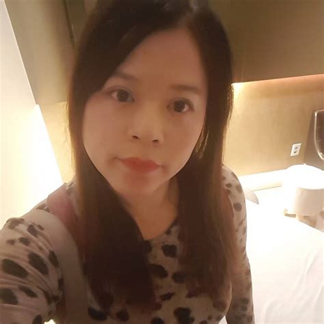 본판은 비대하나 유난히 셀카가 조명발인지 맘에 들었던 사진 그냥 자체적으로 맘에들었음 살빼서 훈녀되길 바라는 나의맘 몸아파서 제대로 힐링하는군 블로그에도 써야겠네 셀카