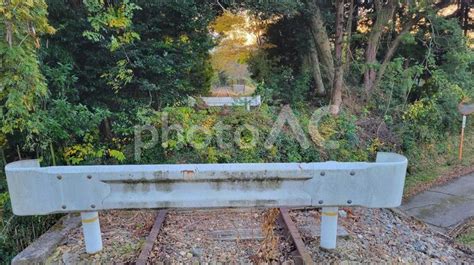 分断された線路 no 25620402｜写真素材なら「写真ac」無料（フリー）ダウンロードok