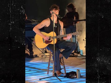 Shawn Mendes Says He S Trying To Figure Out His Sexuality