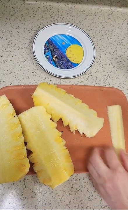 파인애플 먹고싶다고 했더니 통으로 손질해주는 사람♡ Youtube