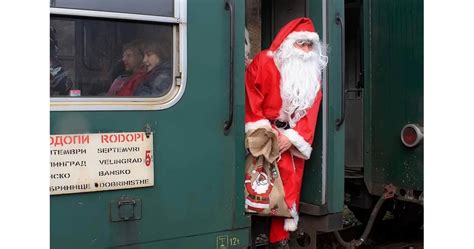 Дядо Коледа е уморен но много щастлив