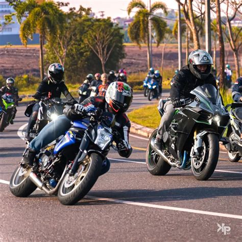 Helmet Detection Object Detection Dataset And Pre Trained Model By Kxdl