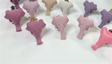 안녕 대학생 조카 덕분에 가입했는데 왠지 신여성이 된 기분이야~ 전주에서 가죽공방 하는데 요즘 사실은 좀 됐어 슬럼프가 와서 으쌰으쌰 해보려고 노력중인데 잘 안되네