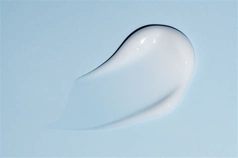 파란색 배경에 흰색 아름다움 크림 번짐 화장품 스킨케어 제품 질감입니다 페이스 크림 바디 로션 스와이프 스와치 0명에 대한 스톡 사진 및 기타 이미지 Istock