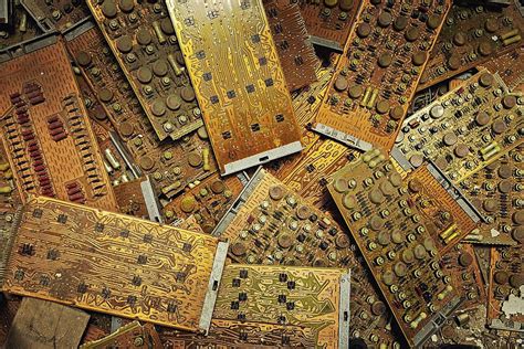 Fondo Numerosos Componentes De Un Condensador De Unidad De Cpu Vintage Cálculo Sucio Foto E