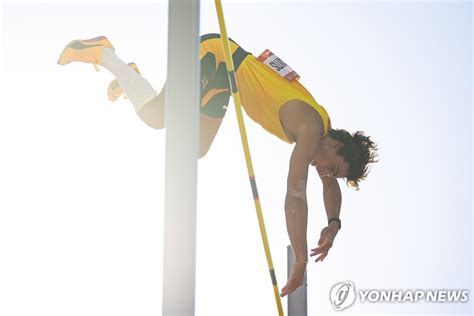 듀플랜티스 남자 장대높이뛰기 13번째 세계신기록6m29