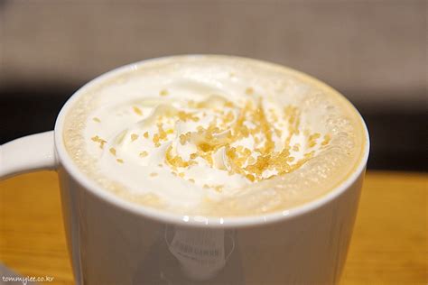 스타벅스 크리스마스 시즌메뉴 산타 벨벳 치즈케이크