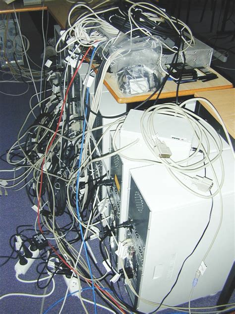 1 A Quake Running On 3 Screens Each One Driven By A Pc Using Net