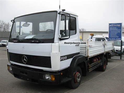 Mercedes-Benz 709 * I - Manual 1992 Stake body Truck Photo and Specs