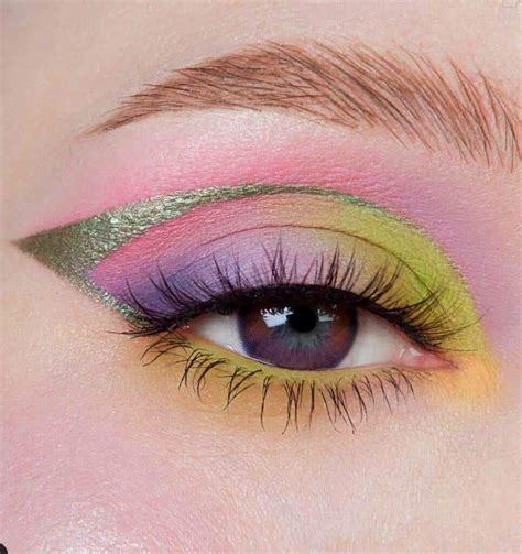 Spring Eyeshadow Looks And Trends To Try Out In 2024