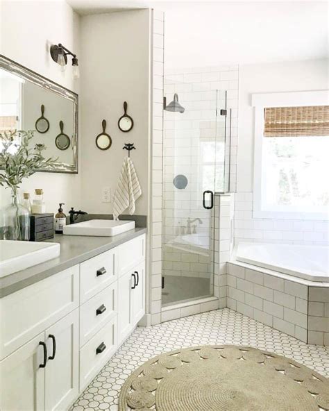 22 Mosaic Bathroom Floor Tiles To Add A Sense Of Depth