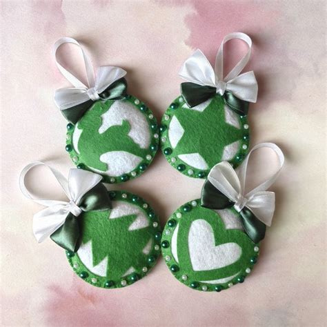 Новорічні іграшки з фетру