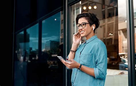 How Wireless Earbuds Work Bluetooth Facts Britannica