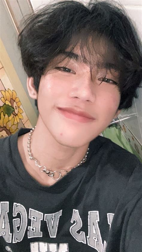 Cute Asian Guys Pretty Asian Cute Korean Cute Guys Black Hair Korean Black Hair Boy Curly