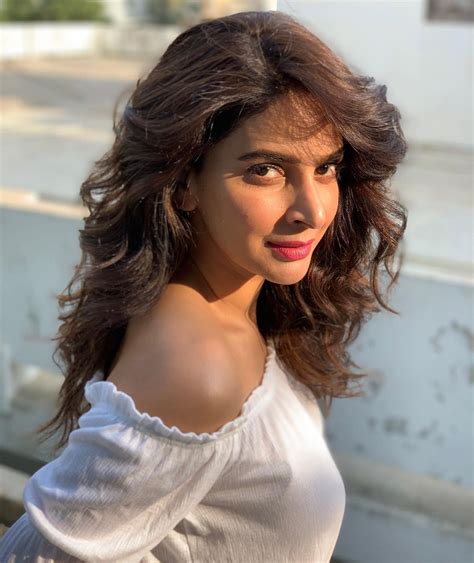 Hottest Pictures Of Saba Qamar In Monochrome Colors Reviewitpk