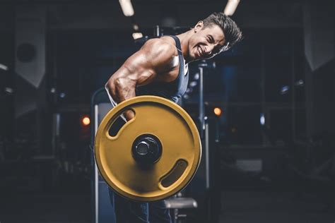Powerlifting Vs Bodybuilding Whats The Difference Shelf
