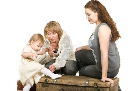 Rijpe Grootmoeder Jonge Moeder En Dochter Stock Foto Image Of Leuk Generatie