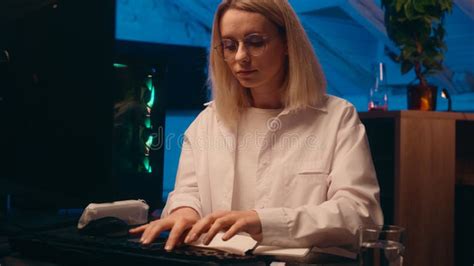 Business Woman Girl Female Trader Programmer Businesswoman Drink Water