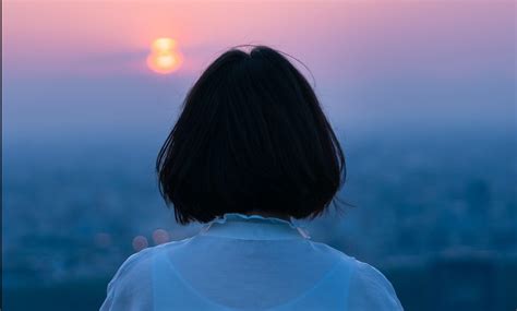 Understanding Resilience Through Gendered Lenses Towards Socially