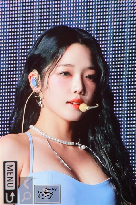 연예인짤 야하게 생긴걸로는 여자 아이돌 탑티어 Facebook