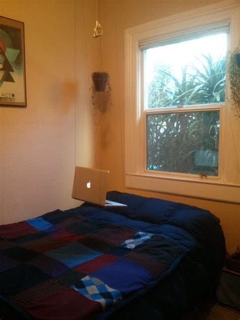 Ingeniously Simple Laptop Holder For Bed 4 Steps Instructables