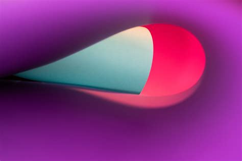 가벼운 곡선 관념적인 구성 구조 균형 그늘 그라데이션 그림자 다이나믹한 다채로운 대조 디자인 모양 반사 배경 보라색 분홍색 블루 비주얼