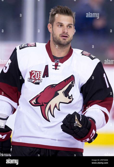 Nhl Profile Photo On Arizona Coyotes Brad Richardson At A Game Against