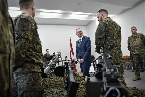 Президент Латвії закликає дозволити застосування Україною західної зброї по рф Останні та
