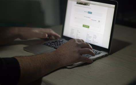 Fostul Te Urmareste Divahair Ro