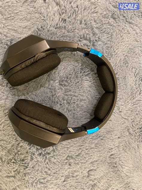 Black headphones USB port control headphones with controll رقم