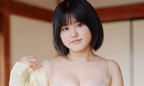 귀여운 아역배우 출신 女스타 속옷 입고 노출 화보 촬영 팬들 충격 [룩 재팬]