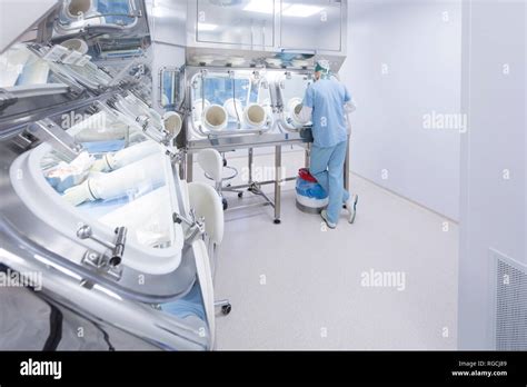 Isolator Laboratory Hi Res Stock Photography And Images Alamy