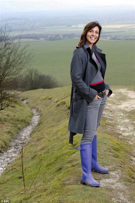 Julia Bradbury Reveals How Her Father Taught Her The Healing Powers Of A Long Walk Daily Mail