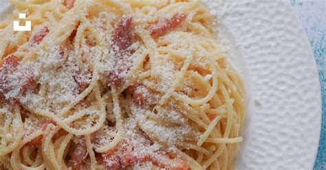 흰색 세라믹 접시에 파스타 사진 Unsplash의 무료 파스타 이미지