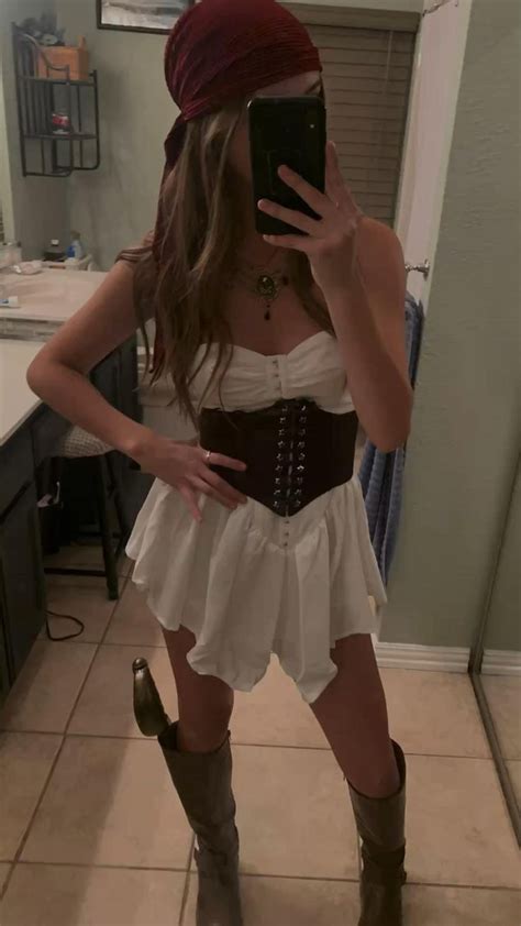 Pirate Costume Inspo🏴‍☠️👻 Trendy Halloween Costumes Trendy Halloween