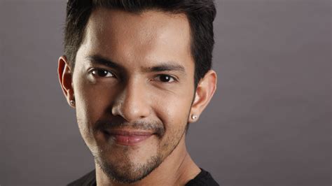 aditya narayan height and other physical attributes