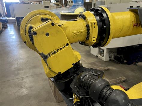 FANUC ROBOT ARM MODEL R IB F AXIS PENDANT Wisconsin Metalworking Machinery Inc