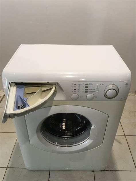 Б/у Стиральная машина ARISTON AVSL109