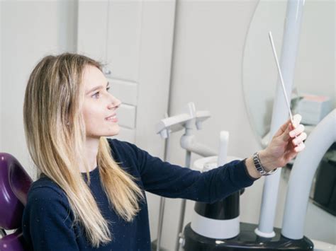 Съемные накладки на зубы купить в СПб по низкой цене в клинике Демос