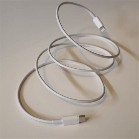 아이폰 14 정품 충전기 구입은 디케이스토어