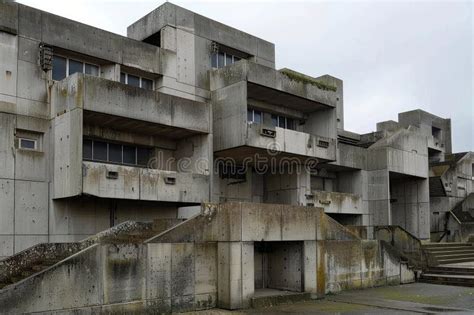 Brutalist Style Concrete Building With Multiple Levels And Staircases Stock Illustration