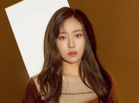 Sin Ye Young Profile Age And Facts 2025 Updated Kpopping