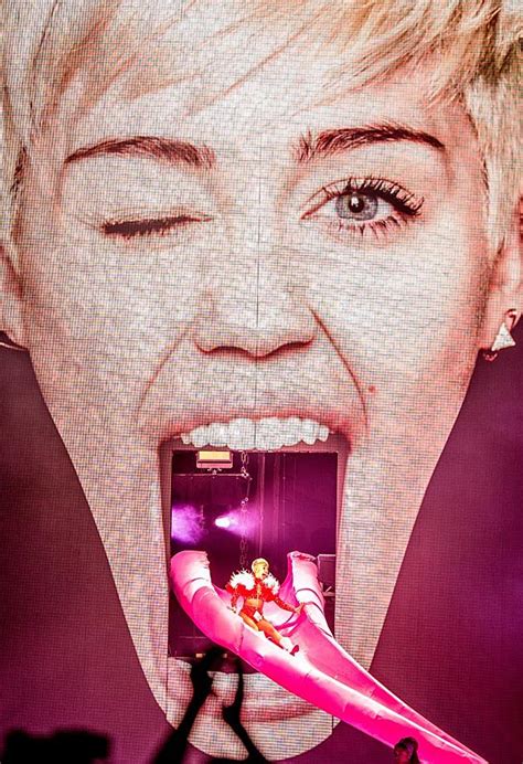 Miley Cyrus Bangerz Tour Tongue