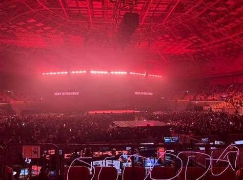 Bts Community Post Omg There Are 6 Empty Seats On The Crowdyou Are Thinking What Im Thinking👀