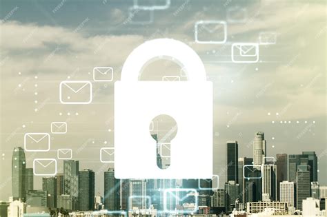 로스앤젤레스 스카이라인 배경 보호 및 방화벽 개념 다중 노출에 대한 추상 가상 잠금 기호 및 우편 봉투 그림 프리미엄 사진