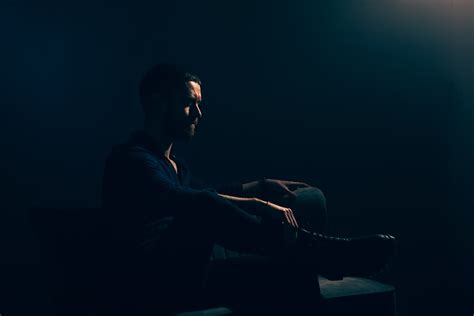 How To Create A Black Background In Photography With Light