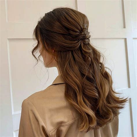 23 Perfectly Gorgeous Down Hairstyles For Prom